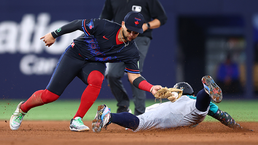 Seattle Mariners fall to Jays 3-1 amid base-running blunders