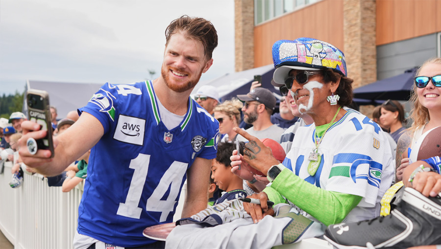 Sam Darnold Tunes Out Noise Focuses On Seattle Seahawks Defending Title